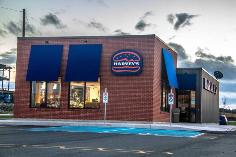 Top 10 Canadian Owned Fast Food Chains - Snappy